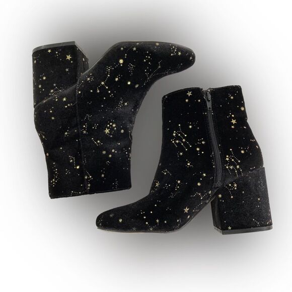 Urban Outfitters | Shoes | Urban Outfitters Margot Velvet Boots 6 ...